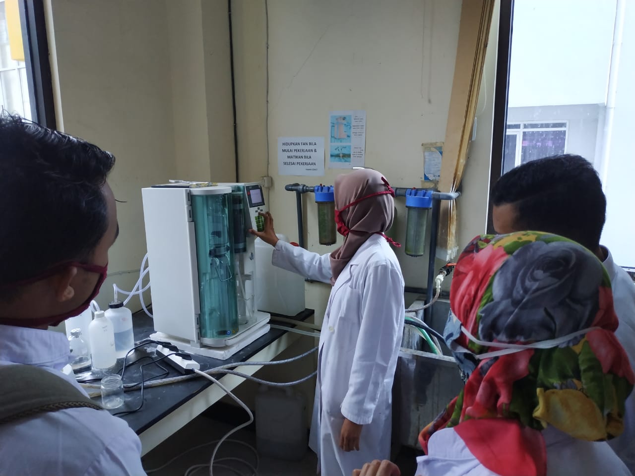 Training Laboran Biologi & Laboran Fisika Kimia Tanah Puslit Sukosari ...